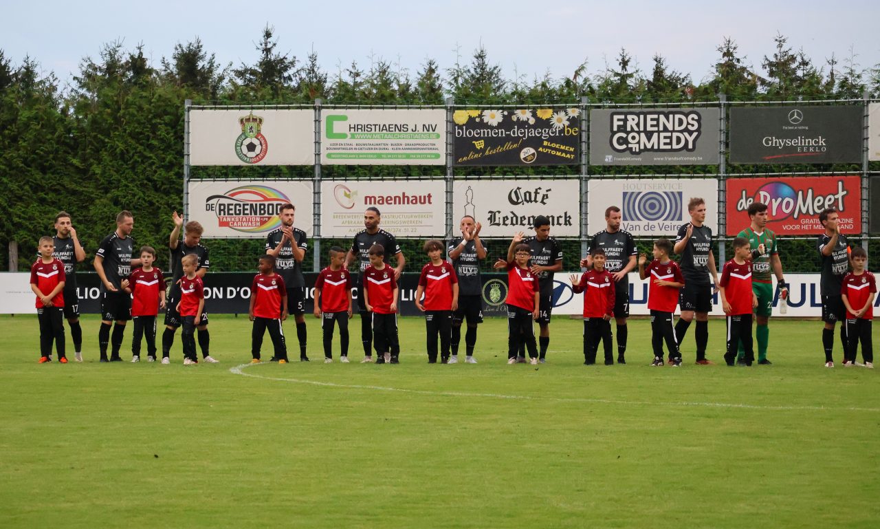 K.F.C. Eeklo - Laat uw kind voetbal spelen bij K.F.C. Eeklo